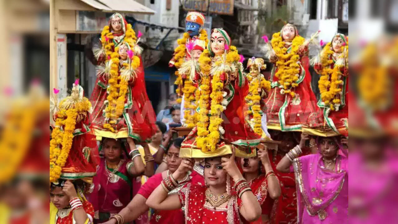 Gangaur Teej is tomorrow: Clay idols of Lord Shiva-Parvati are ...