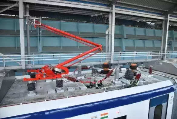 Video | Modified 7.2 Mtr High Delhi-Jaipur Vande Bharat Express Train ...