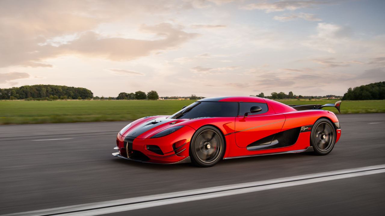 Top 10 Fastest Supercars That Broke Speed Records: Bugatti, Hennessey ...