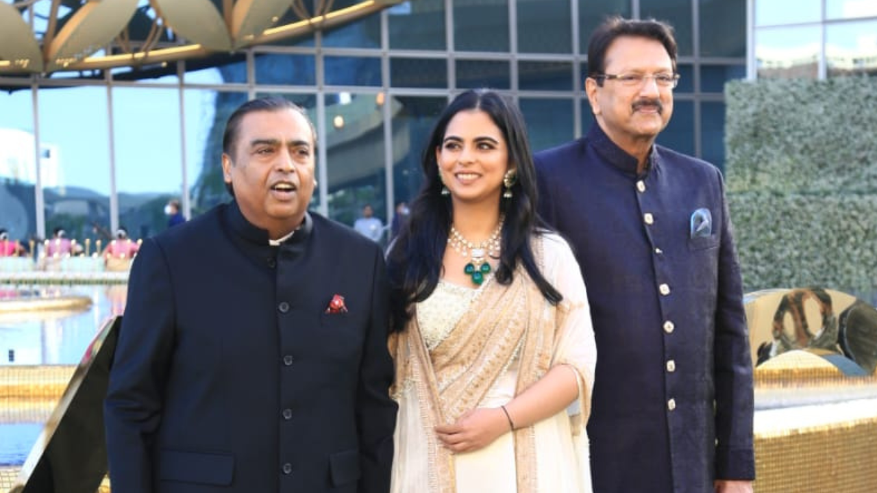 Nita Mukesh Ambani Cultural Centre Grand Opening: Isha Ambani, Mukesh ...