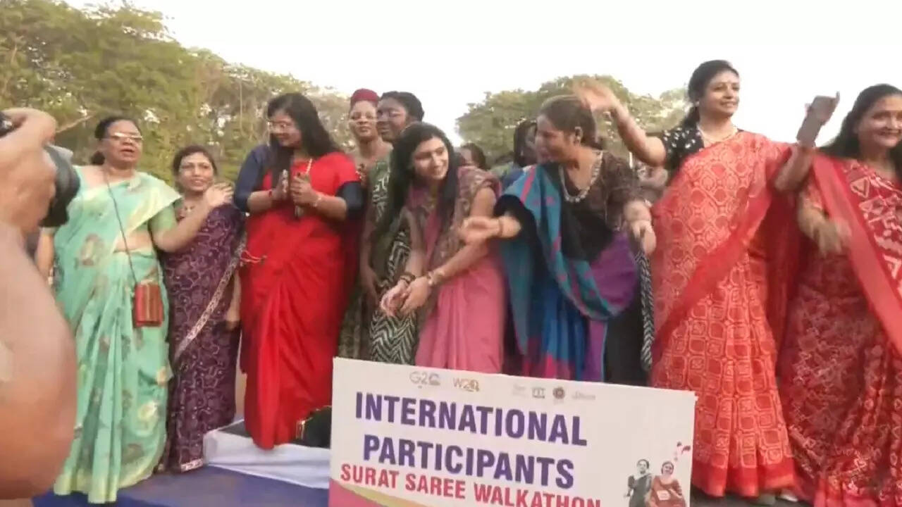 Gujarat: Women Dance During Saree Walkathon Organised By Surat ...
