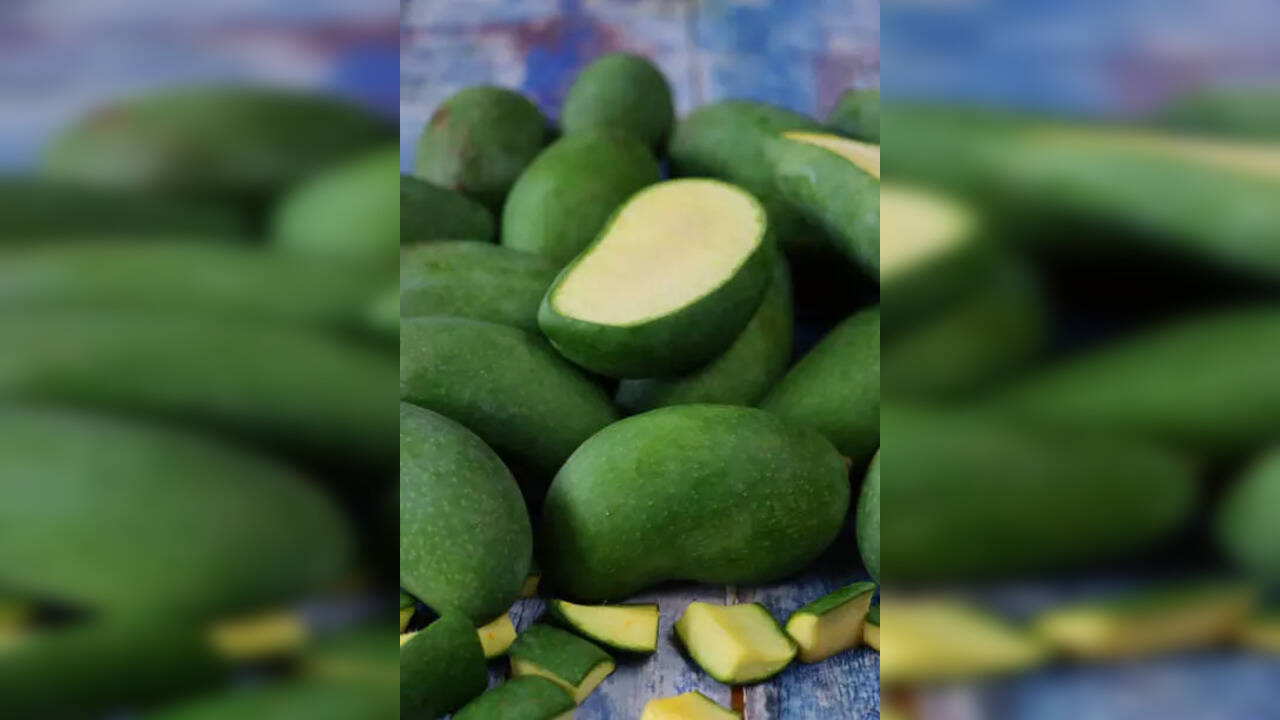 Raw Mangoes: Know How This Tangy Summer Fruit Keeps Cholesterol, Blood ...