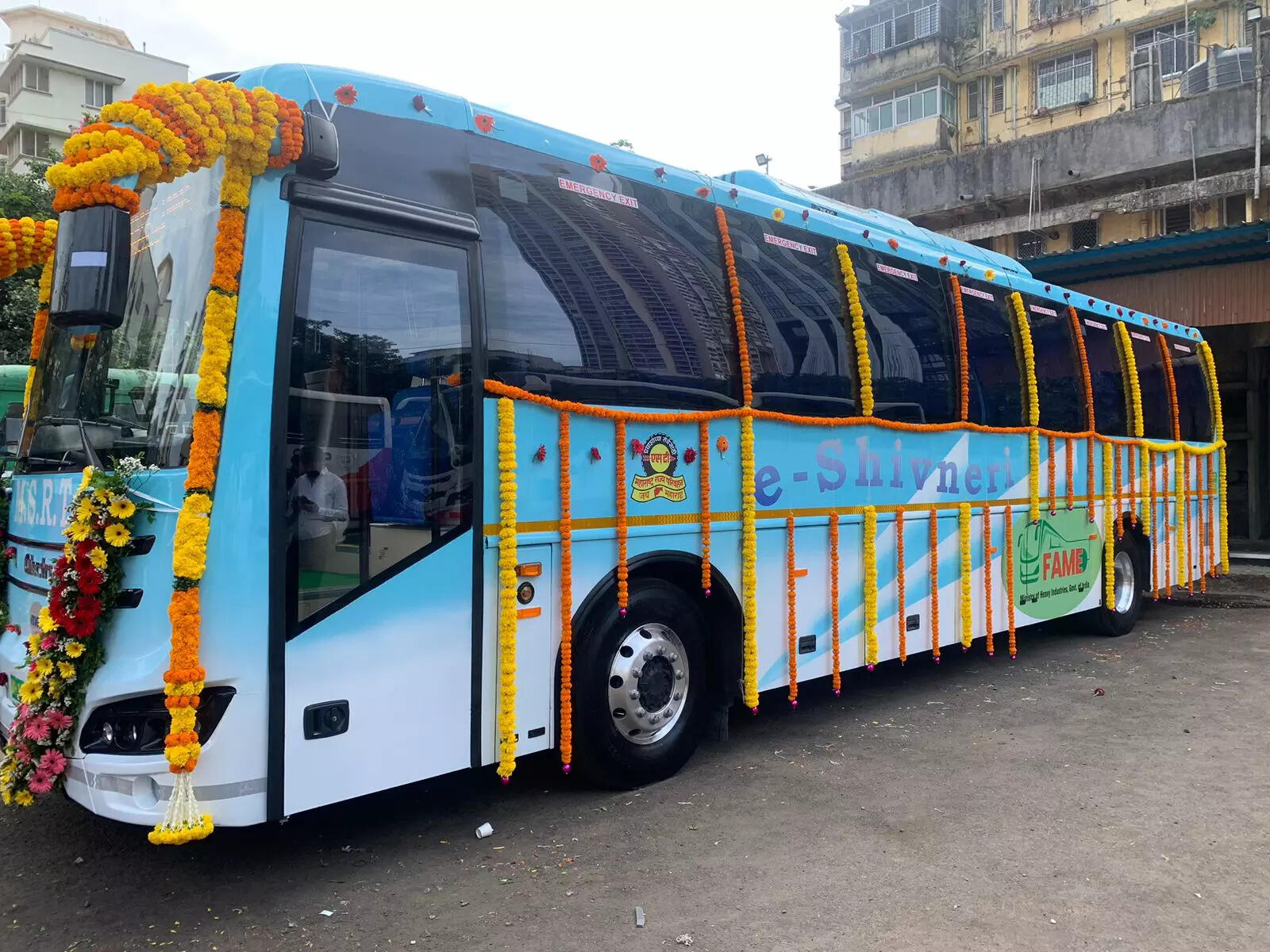 MSRTC introduce e Shivneri bus service CM Eknath shinde flag off ...