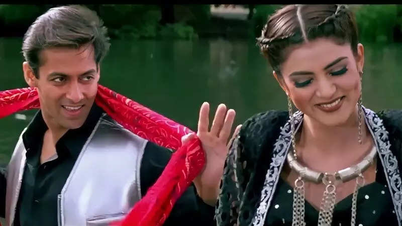 ‘Chunari Chunari’ song from ‘Biwi No. 1’: Sushmita Sen recalls ...