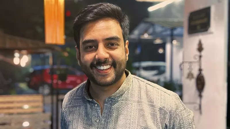 Yashraj Mukhate drops new song featuring Rahat Fateh Ali Khan. Watch ...