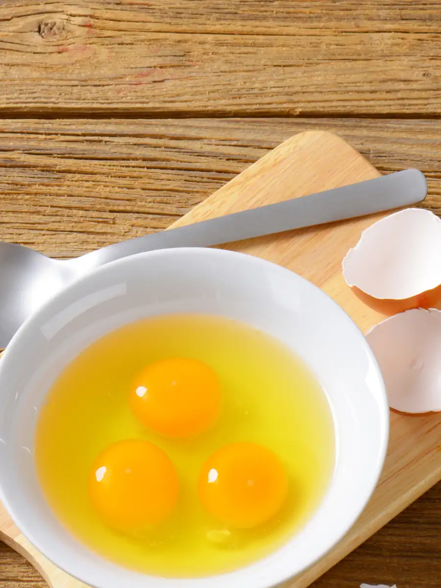 10 benefits of eating an egg yolk daily!