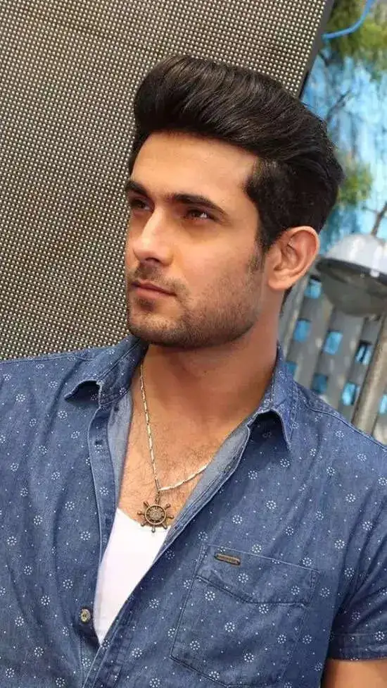 Looking YouTube as a career? Here is how to be a successful YouTuber!