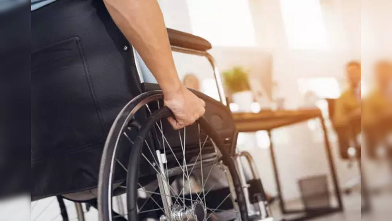 New brain-controlled robotic limb therapy gives hope to paralysis ...