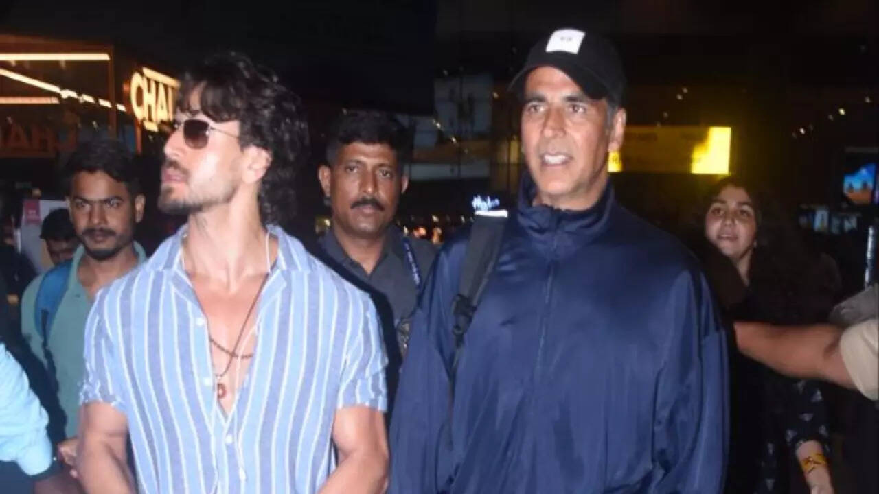 Bade Miyan Akshay Kumar SPOTTED At Mumbai Airport With Chote Miyan ...