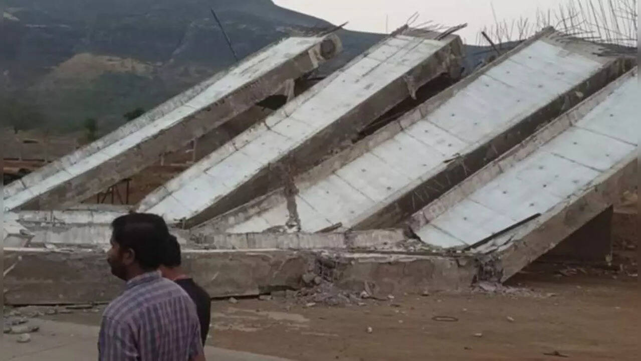 Portion of under-construction bridge on Mumbai-Nagpur Super Expressway ...