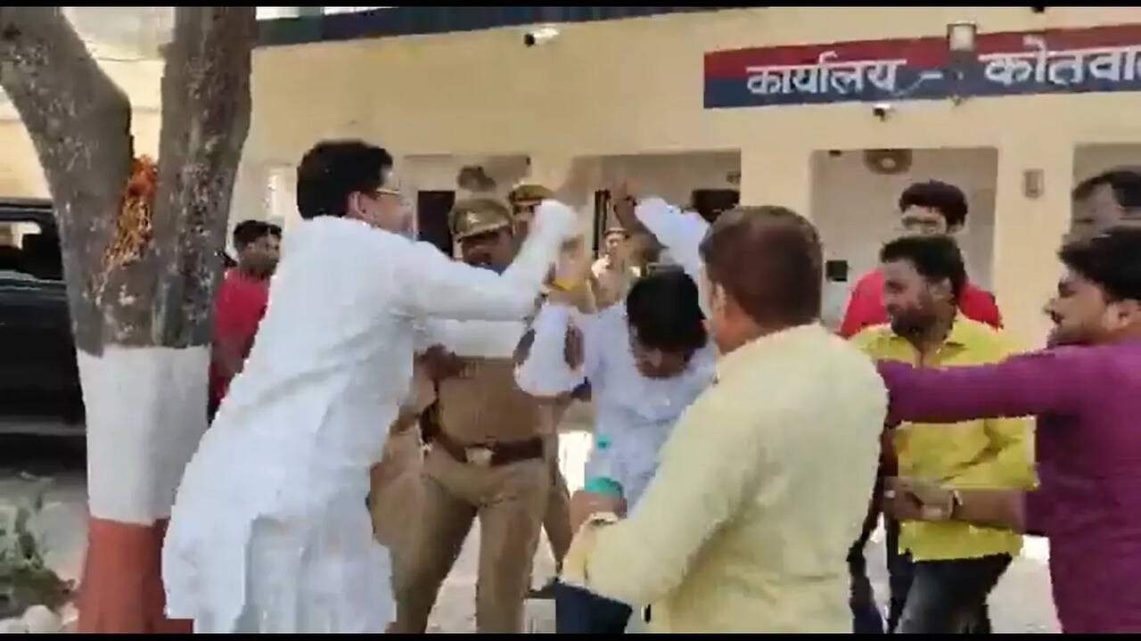 Samajwadi Party MLA Thrashes BJP Leader Inside Police Station In UP's ...