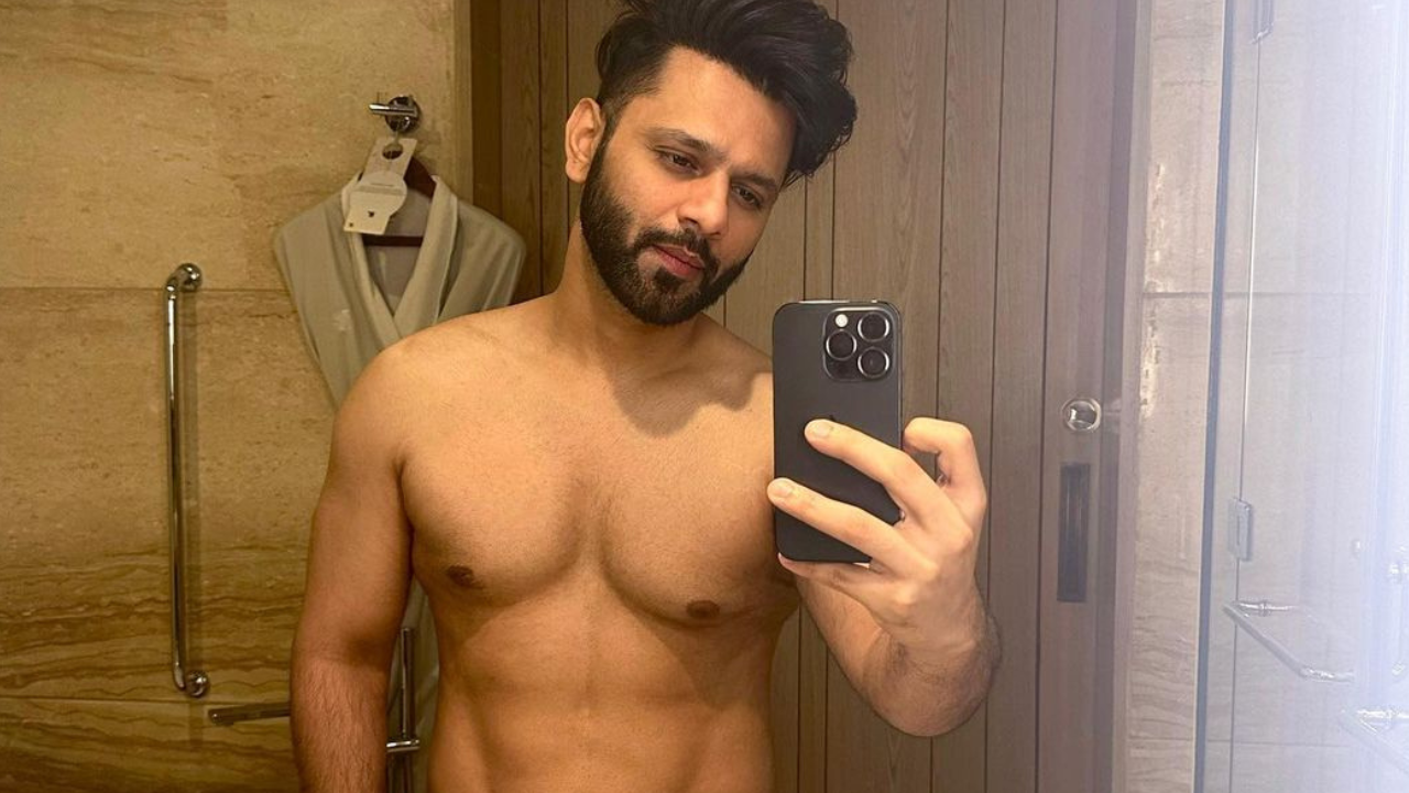 Rahul Vaidya FLAUNTS Chiselled Abs After 16 Hours of Fasting, Wifey ...