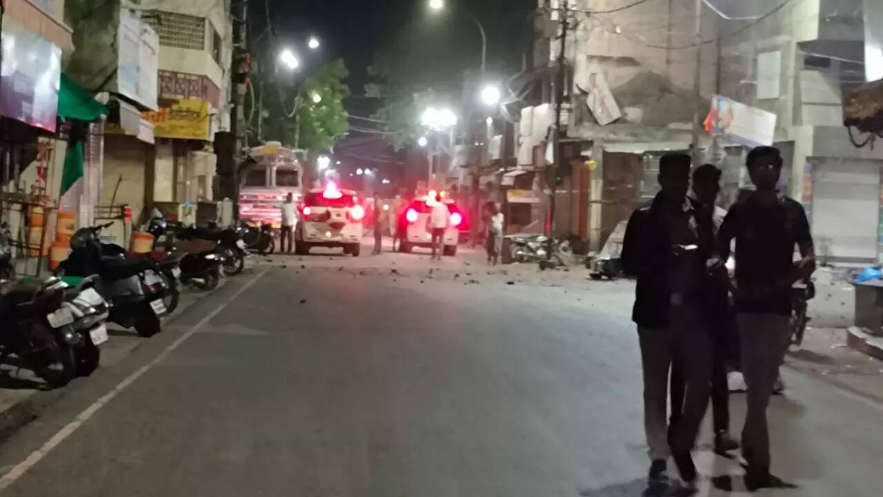 Maharashtra: Violent Clash Erupts Between Members of Two Communities In ...