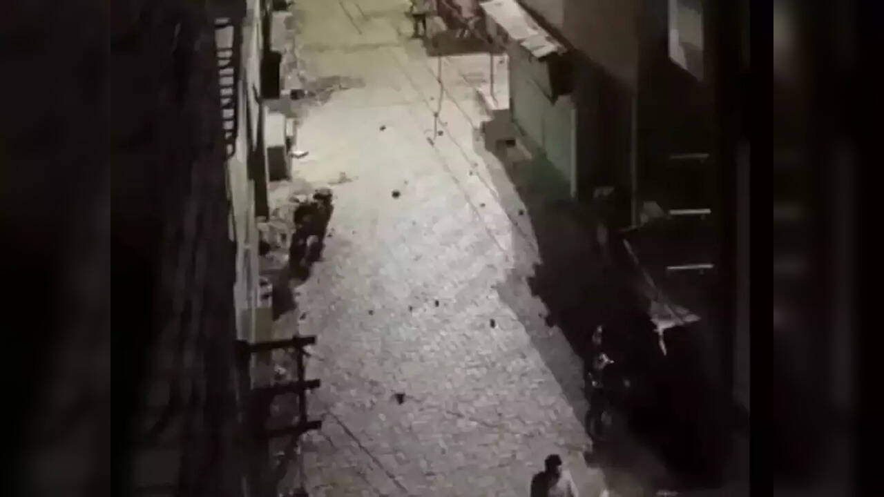 Two Groups Clash In Shevgaon of Ahmednagar district, stone pelting ...