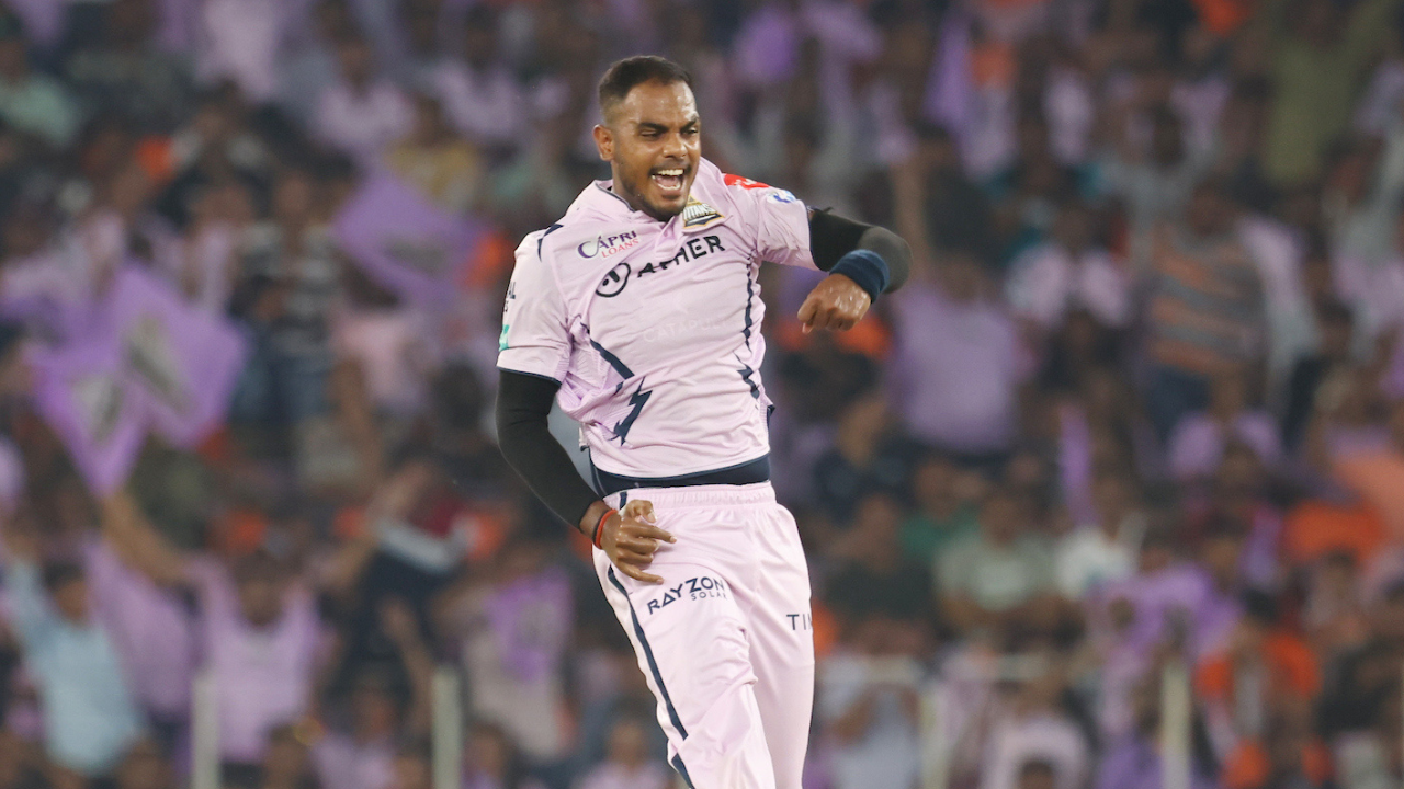 WATCH: Yash Dayal Jumps In Delight, Roars After Taking a Wicket In 1st ...