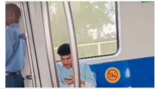Delhi Cops Release Pic Of Passenger Seen Masturbating In Metro Urge