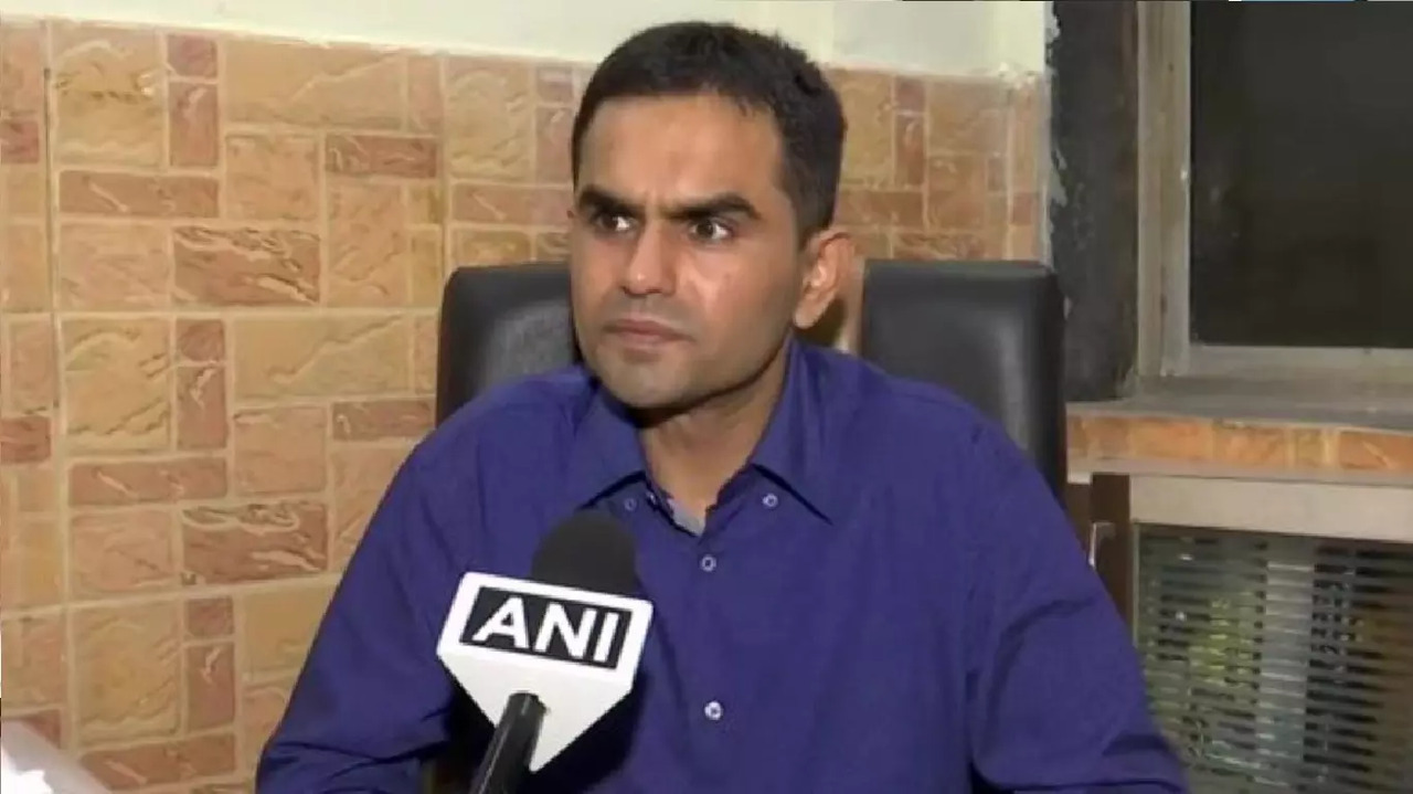 New Twist In Aryan Khan Extortion Case, Leaked WhatsApp Chats Of Sameer Wankhede Surfaces ...