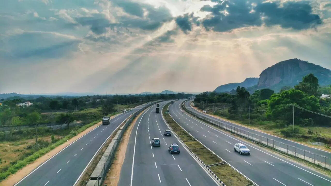 Watch| India's Landmark Dwarka Expressway Nears Completion; Gadkari ...