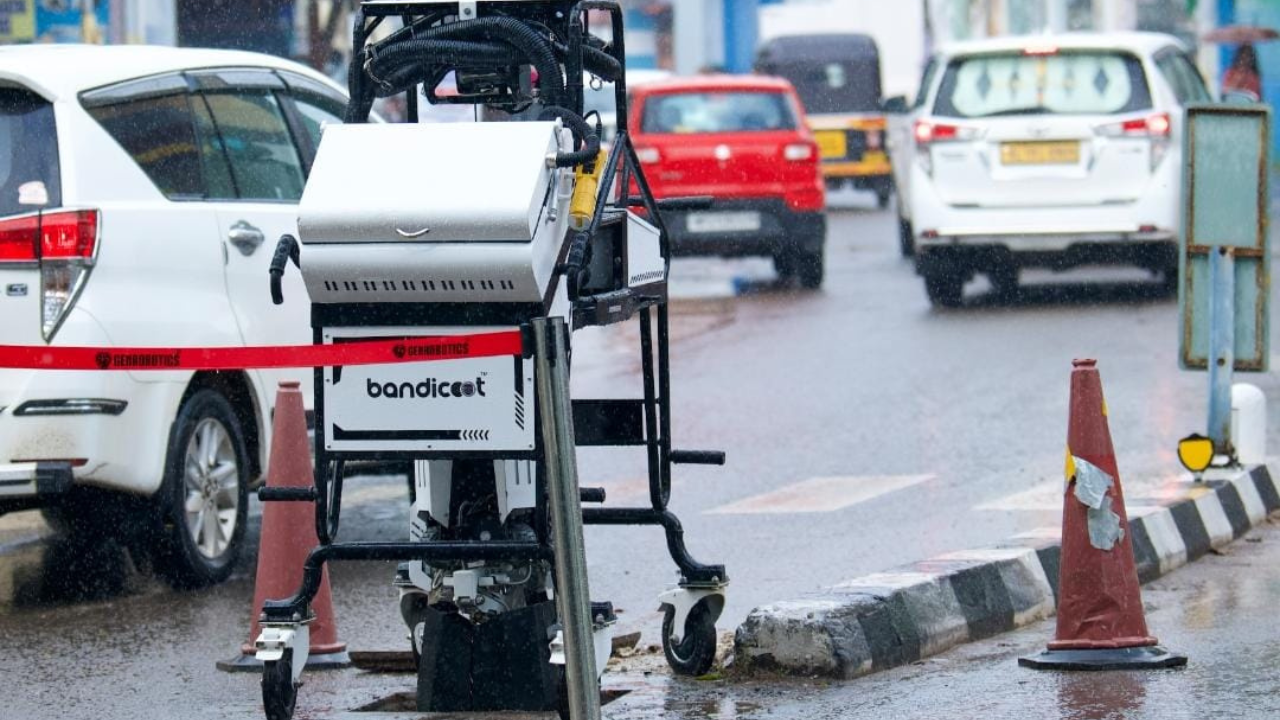 Futuristic manhole cleaning solution introduced in Ujjain with ...