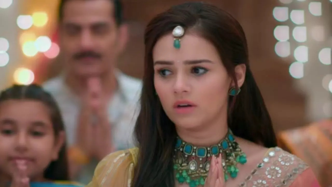 Anupamaa: Dimpy Wants Anuj To Sponsor Samar And Her Honeymoon. Netizens ...