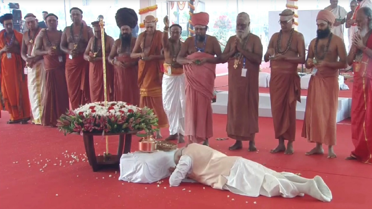 PM Modi Performs Sashtang Namaskar Before ‘Sengol' At New Parliament ...