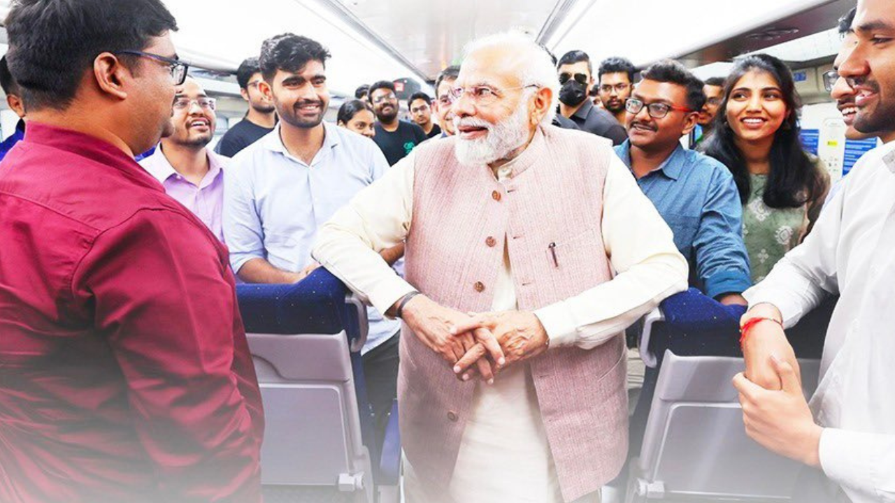 PM Modi Pays Tribute to Veer Savarkar, Highlights Strength and Self-Respect on 'Mann Ki Baat ...