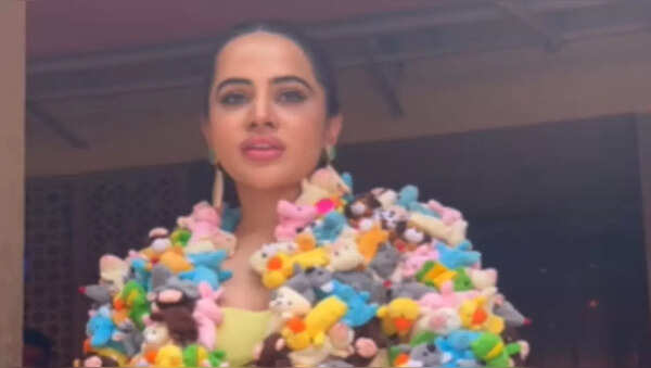 Urfi Javed’s ‘Squishy’ New Outfit Is Every Kid’s Dream. Watch Video ...