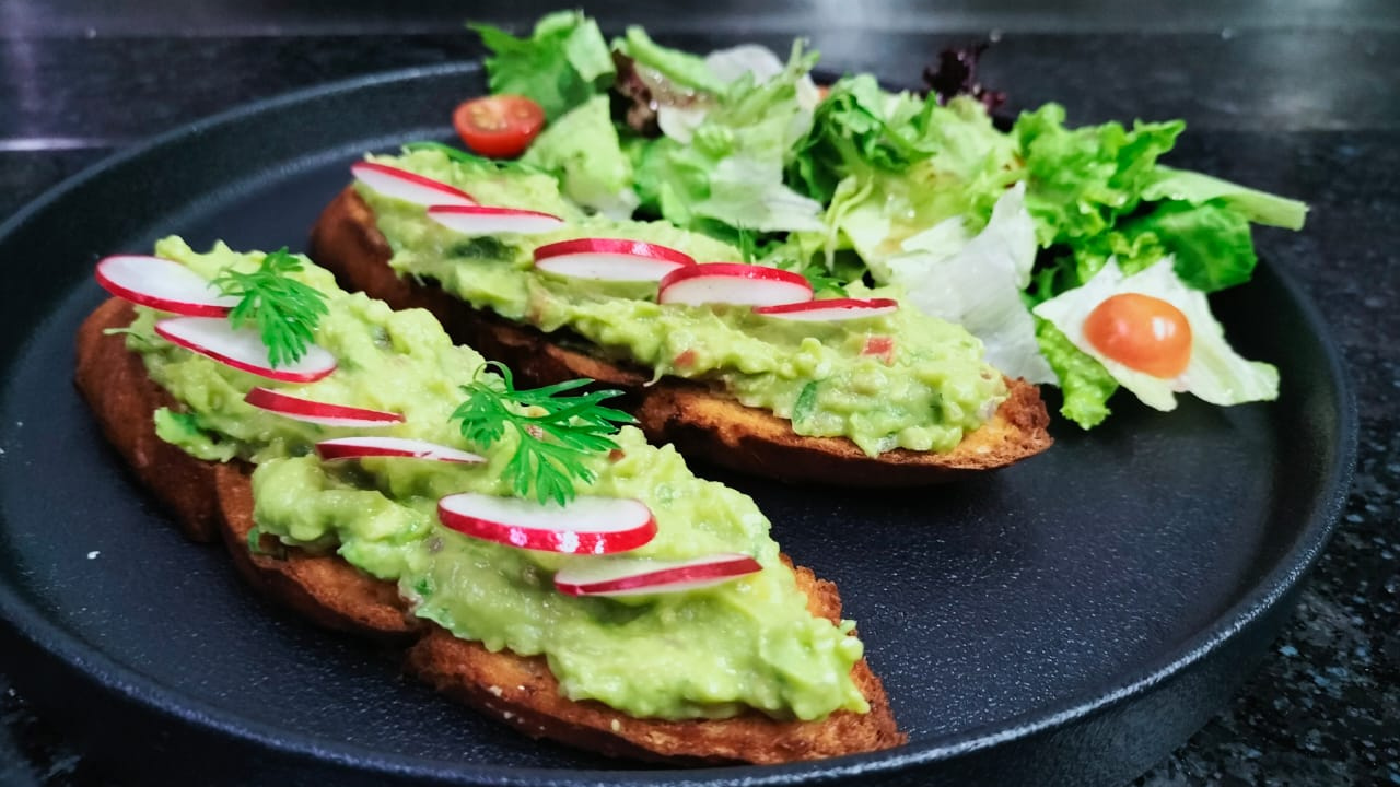 Step Up Your Brunch Game With This Classic Avocado Toast Recipe ...