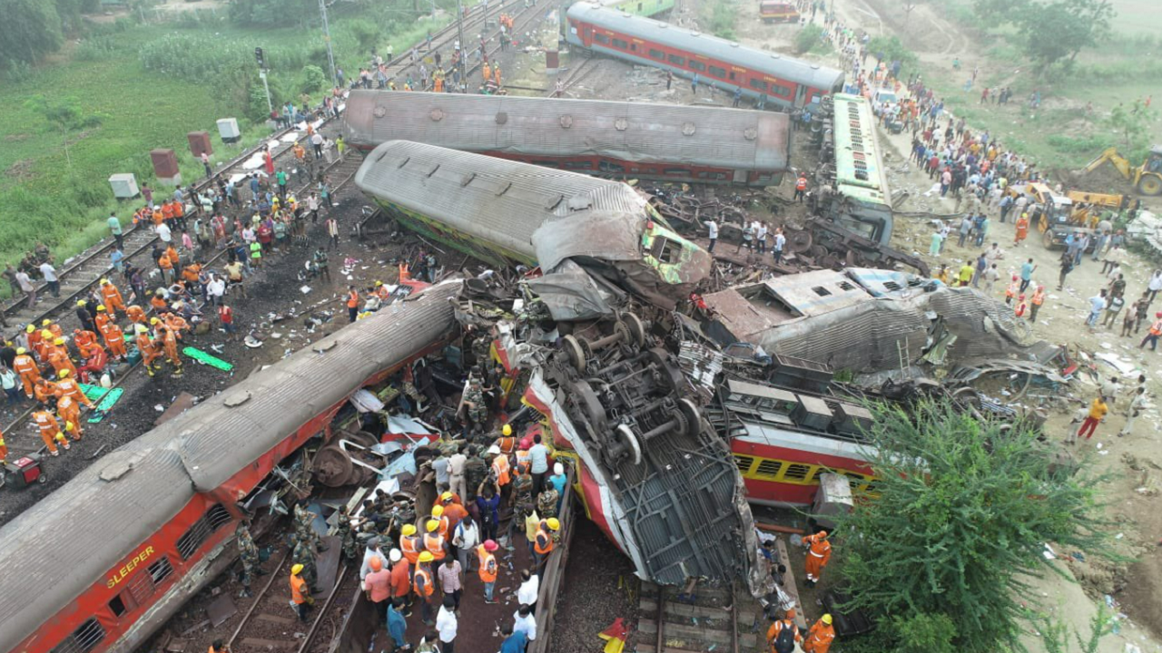Odisha Train Accident: Watch How Coromandel Express Train Derailed ...