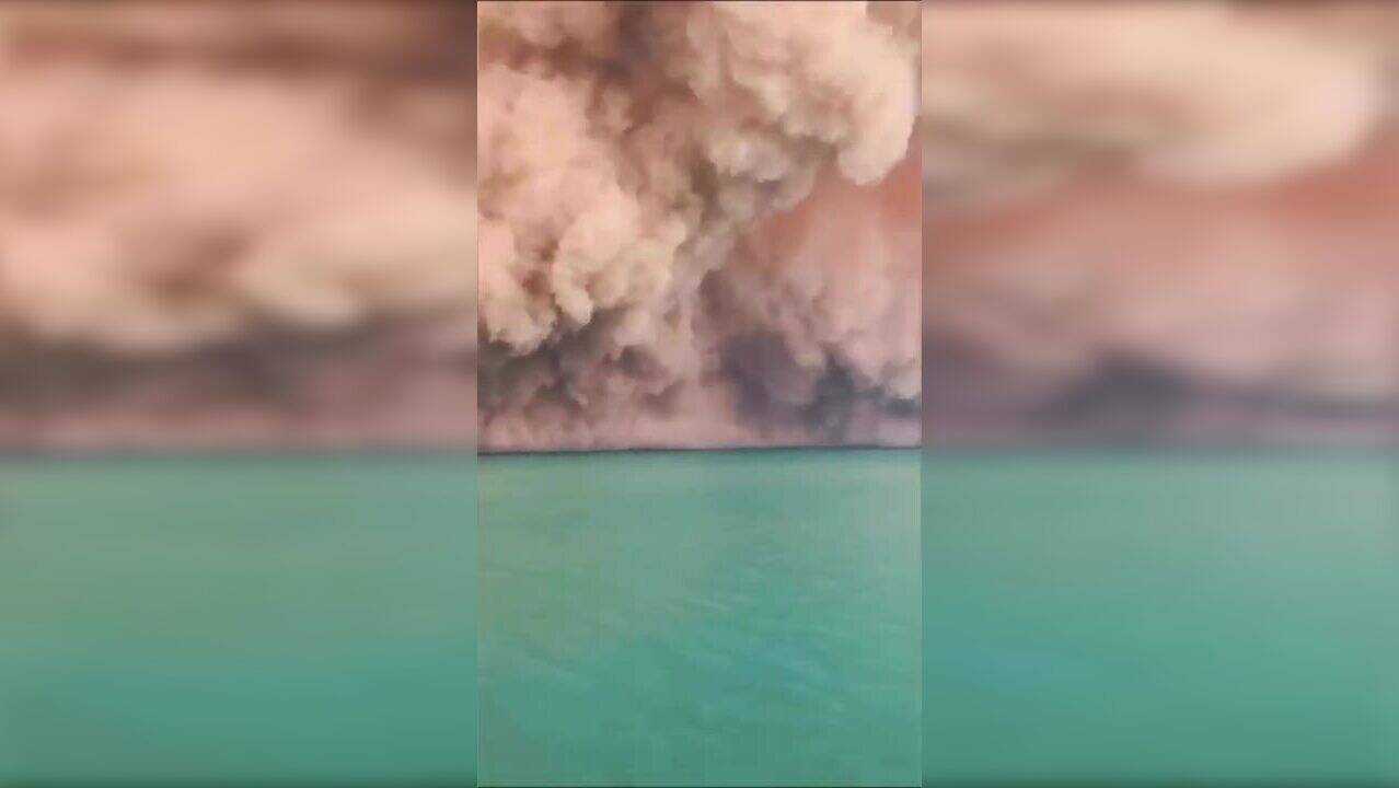 Egypt Sandstorm Video Captures Moment Storm Devoured a Ship in Suez ...