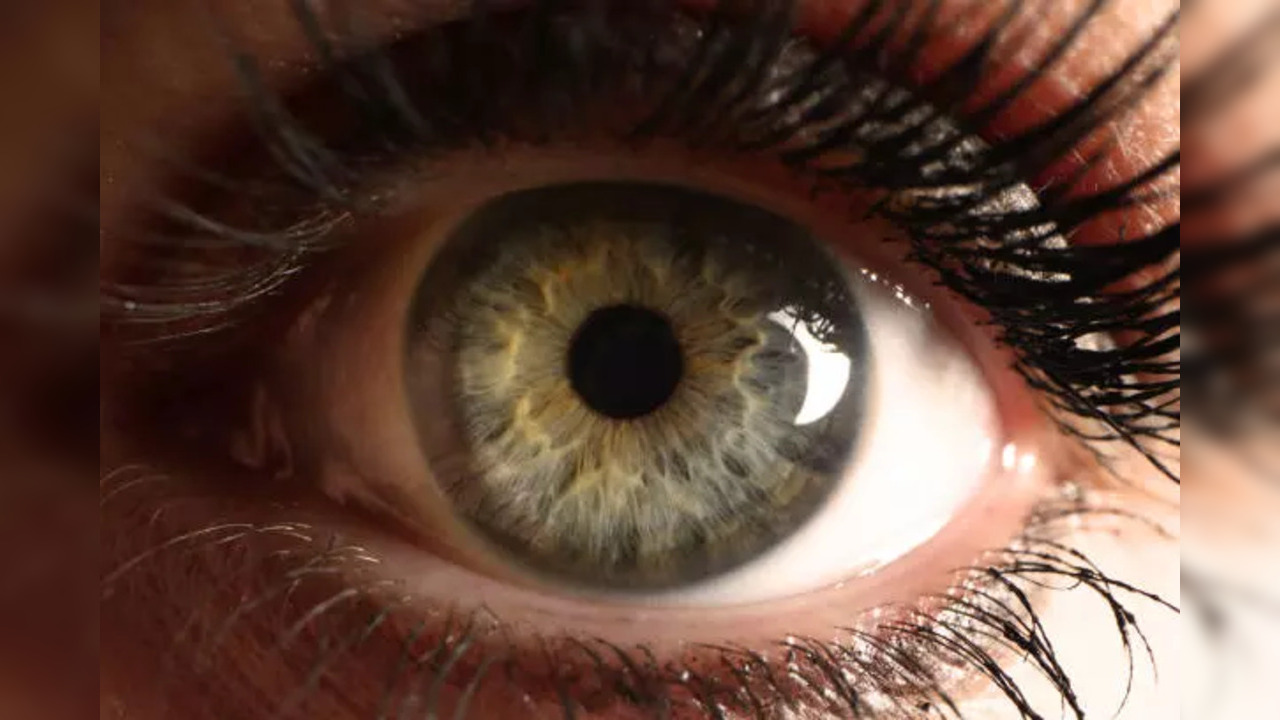 BEWARE! 5 Warning Symptoms Of Heart Attack That Appear In Your Eyes ...