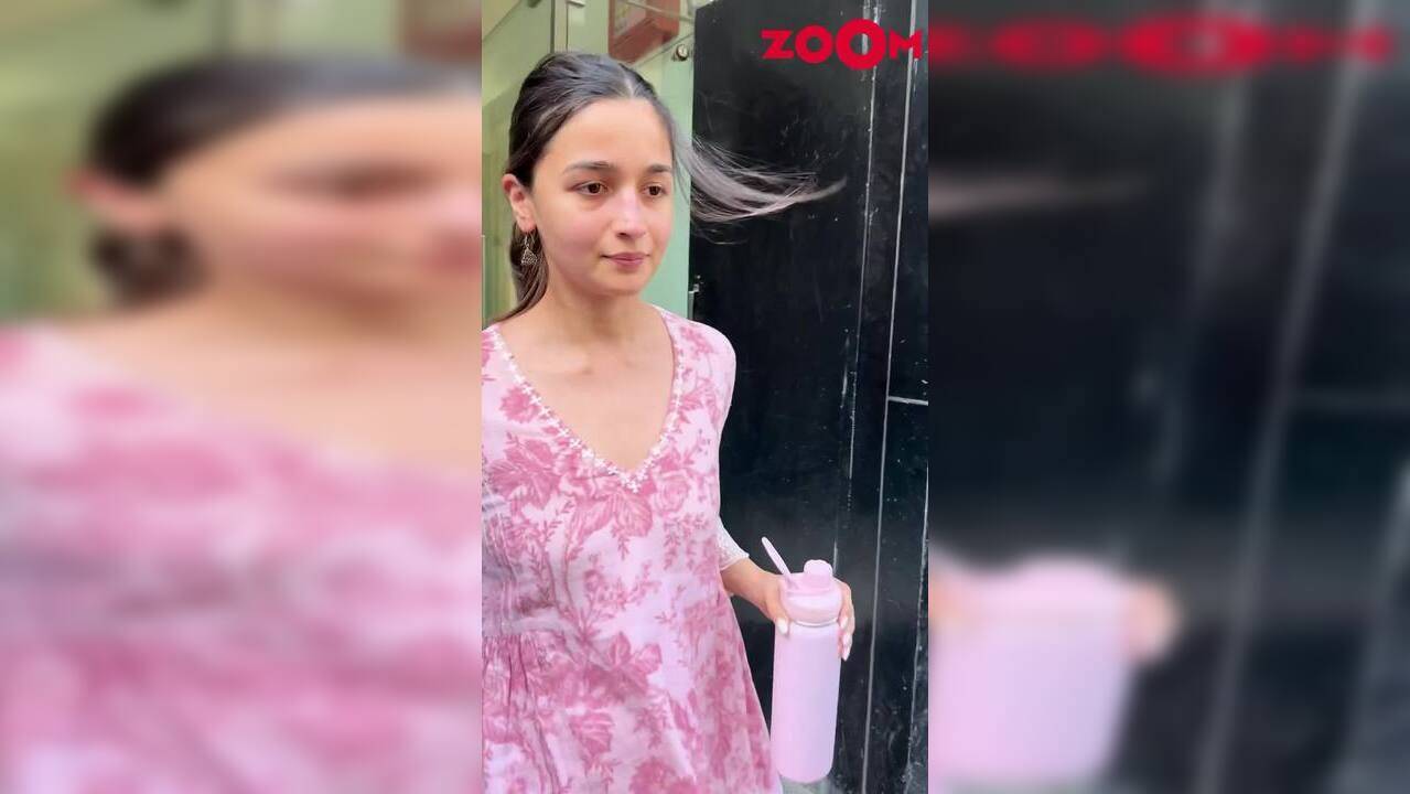 Alia Bhatt quickly poses for paps before getting into car as they make ... Alia Bhatt quickly poses for paps before getting into car as they make ...