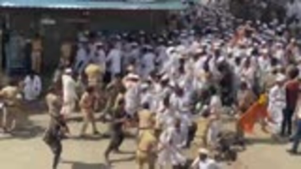 Police Lathi Charge on Devotees During Religious Procession in Pune Police Lathi Charge on Devotees During Religious Procession in Pune