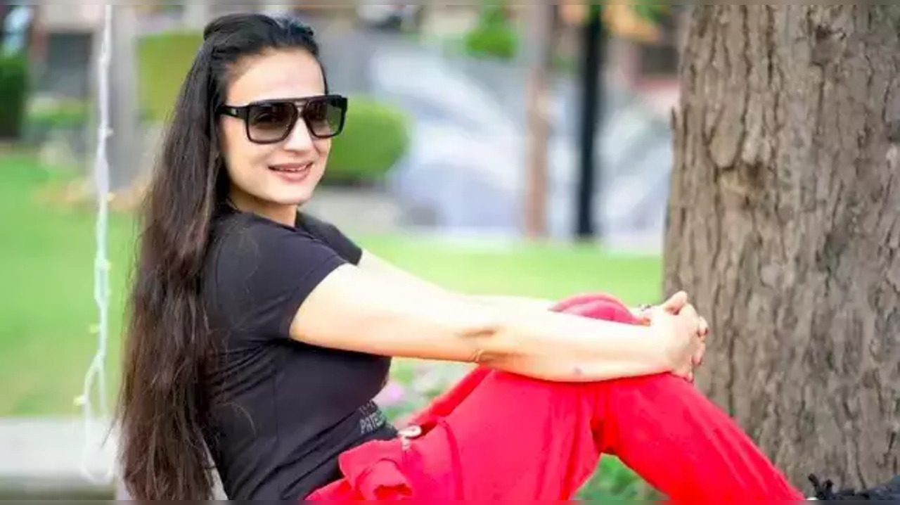 Gadar 2 Star Ameesha Patel Surrenders In Cheque Bounce Case. Details Inside | Entertainment News ...