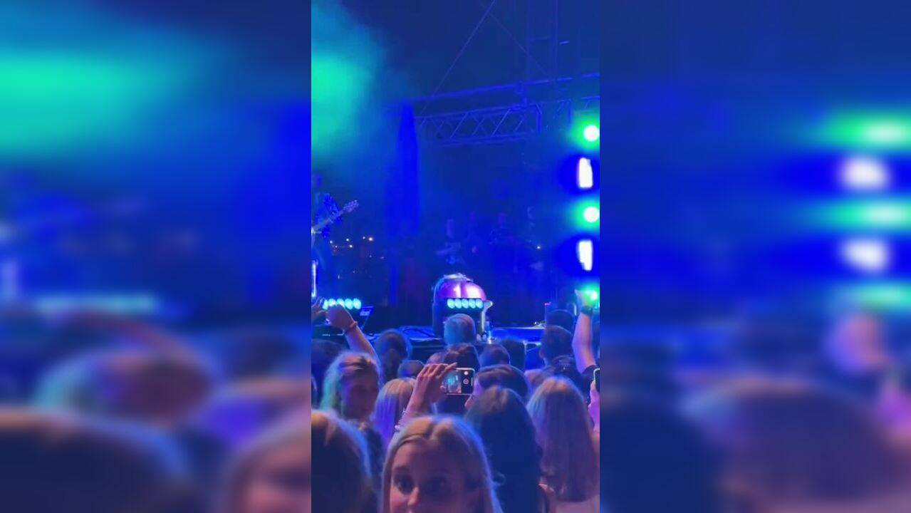 Singer Hit In The Face As Man In Crowd Throws Phone During Performance ...