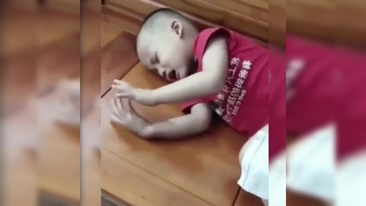 Phone Addiction Knows No Rest: Viral Video Shows Boy 'Scrolling Through ...
