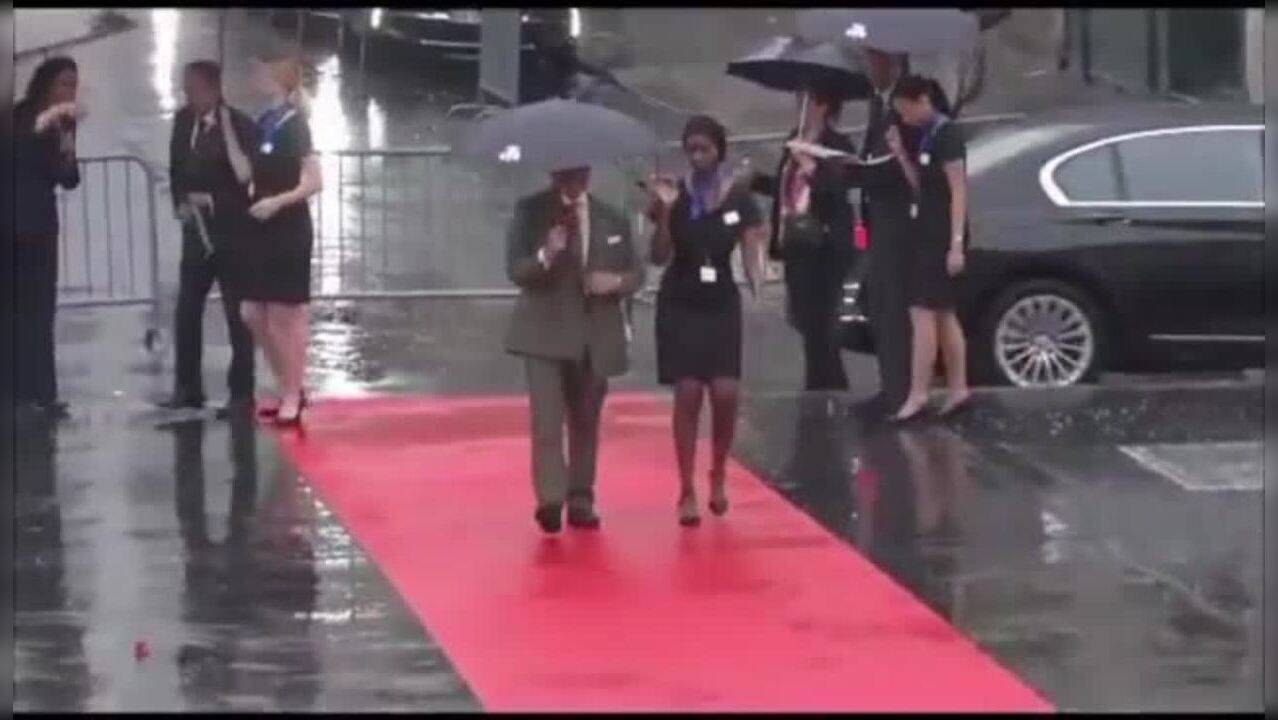 Pakistan PM Shehbaz Sharif Takes Umbrella From Woman, Leaves Her To Get ...