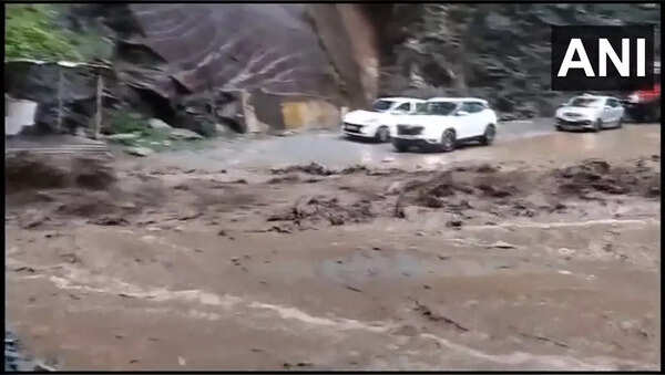 VIDEO: Traffic On Mandi-Kullu NH 3 In Himachal Pradesh Closed Due To Flash Floods, Vehicles ...