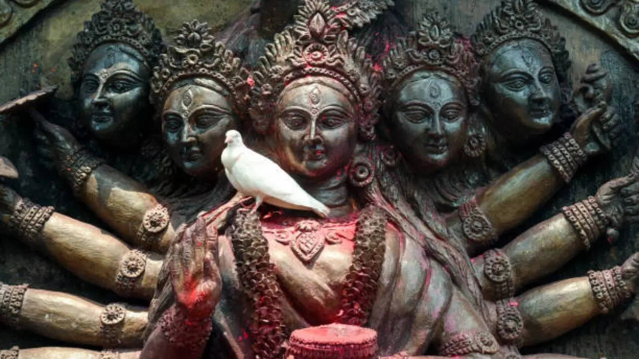 Ambubachi Mela 2023: Pilgrims Flock to Kamakhya Temple in Guwahati to ...
