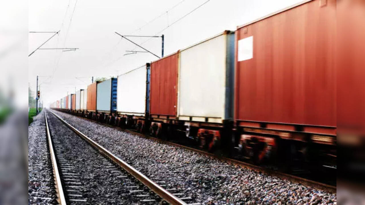 Mumbai: Goods train stalls near Badlapur station, train movement ...