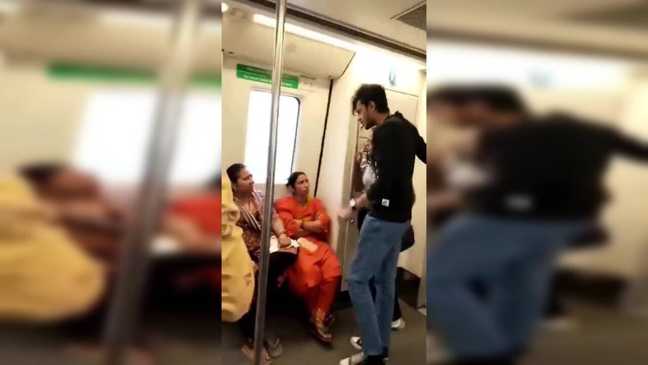 'Kar Kya Rahe Hain Hum?': 2 Aunties Fight With Couple On Delhi Metro ...