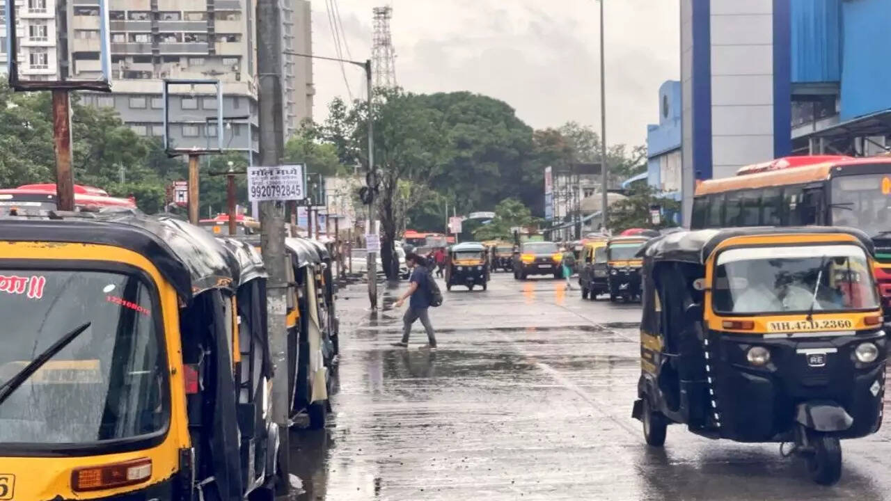 Mumbai Rains 2 Dead As Heavy Rains Cause Flooding Imd Issues Yellow