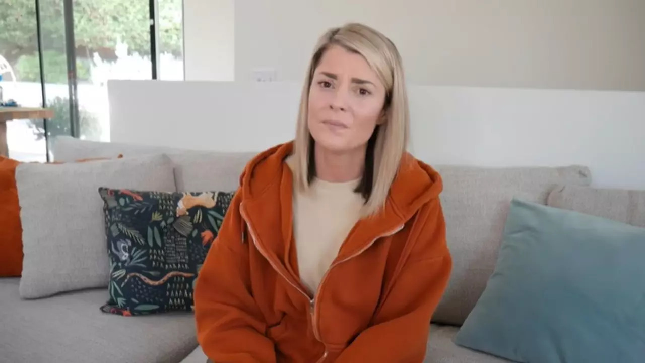 YouTube star Grace Helbig Diagnosed with Breast Cancer; Know the ...