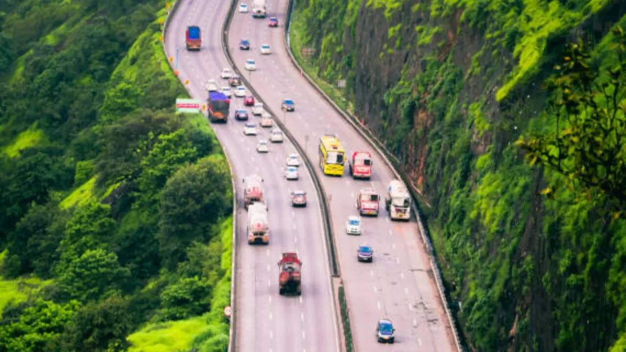 Mumbai-Pune Expressway: ‘The Missing Link’ Hindered Due to Rains Expected to Be Done by End of ...
