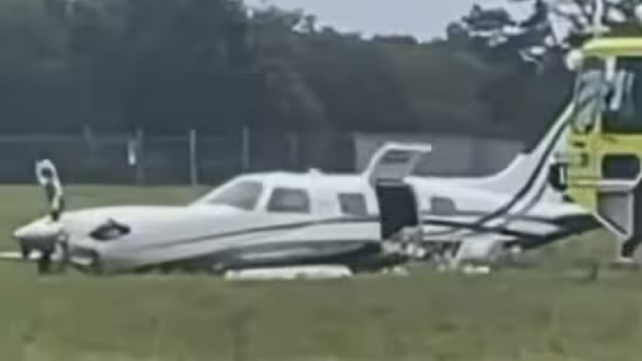 Video: US Passenger Crash Lands Plane As Elderly Pilot Faces Medical ...