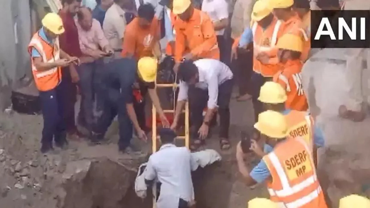 Madhya Pradesh: Toddler Rescued From 20-Ft-Deep Borewell; Rushed To ...