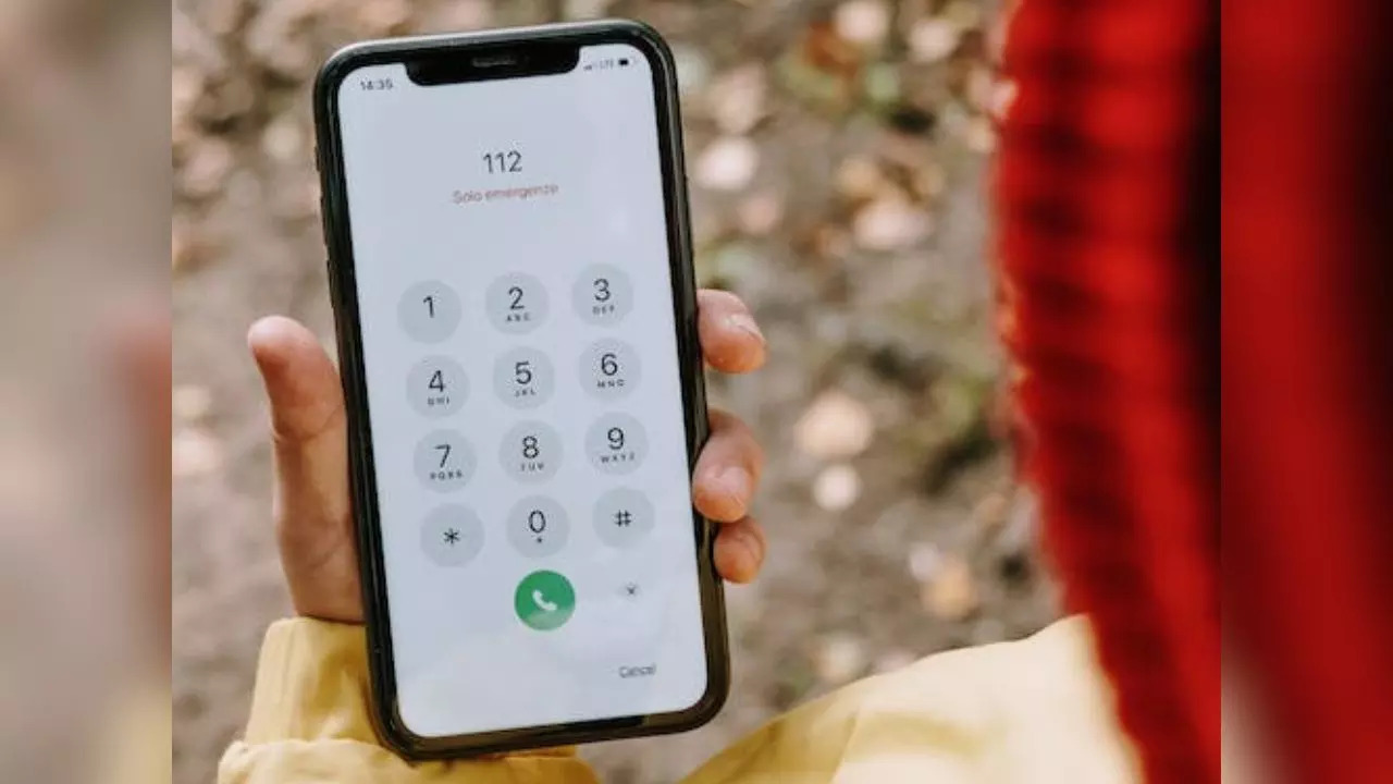 Man Dials 112 To Report Theft Of Missing Shoes, Here’s What Police Did ...