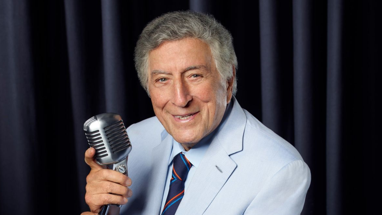 Grammy-Winning Singer Tony Bennett Dies At 96. Mariah Carey, Christina ...
