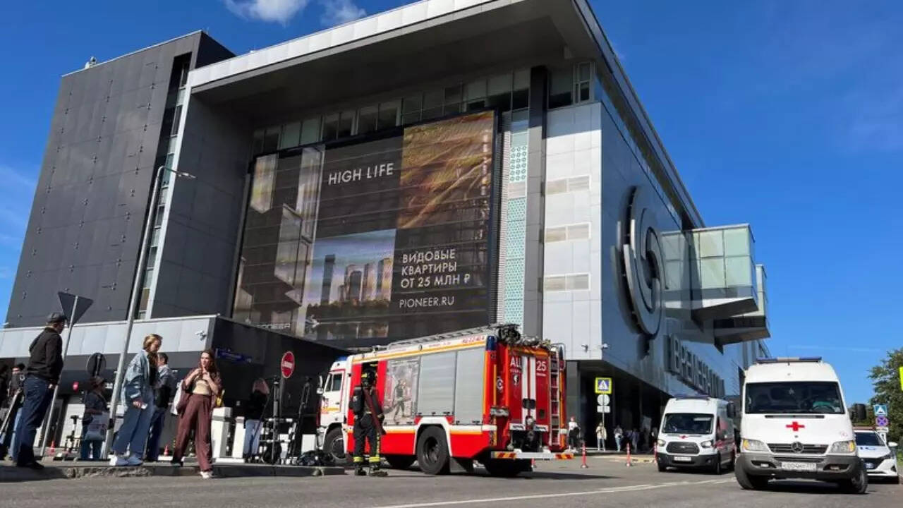 4 Killed After Hot Water Pipe Burst At Moscow Mall, Many Suffer Burns ...