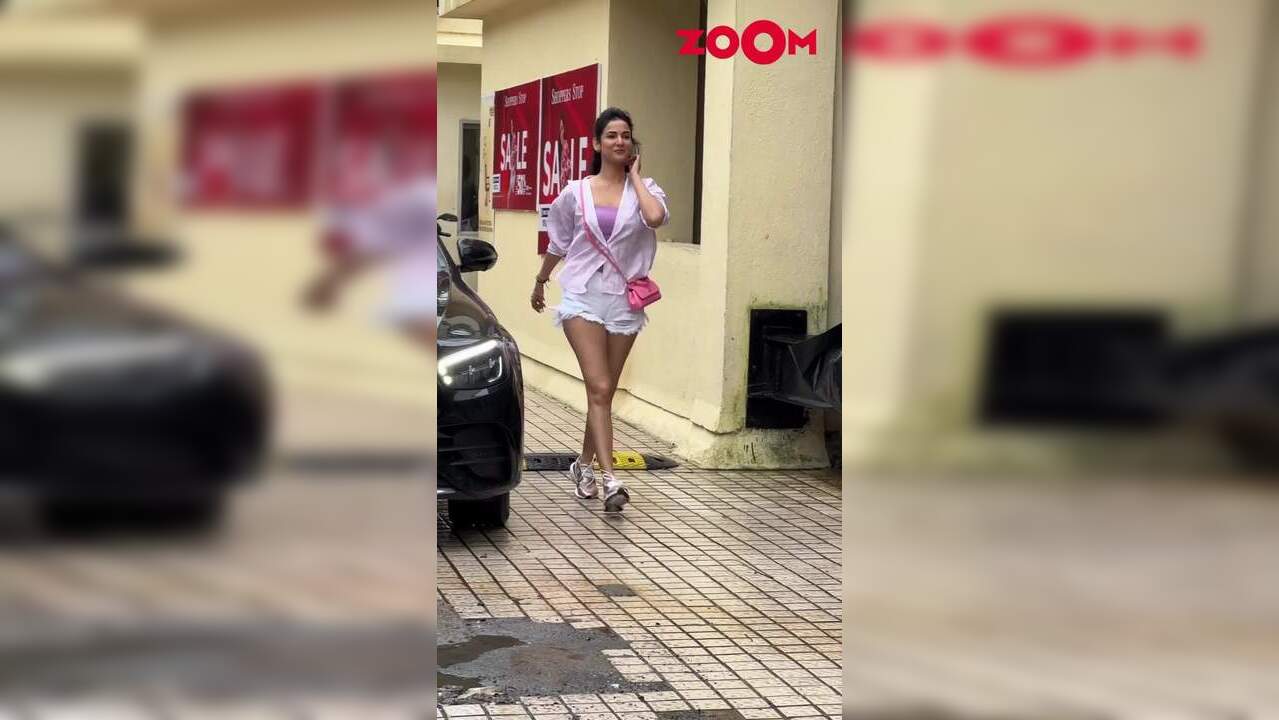 Sonal Chauhan looks pretty as she gets papped in the city